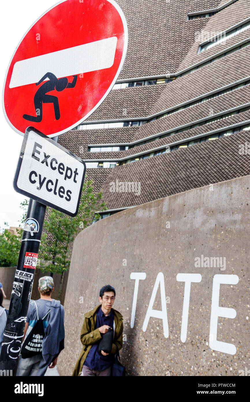 London Museum Entry Sign High Resolution Stock Photography and Images ...