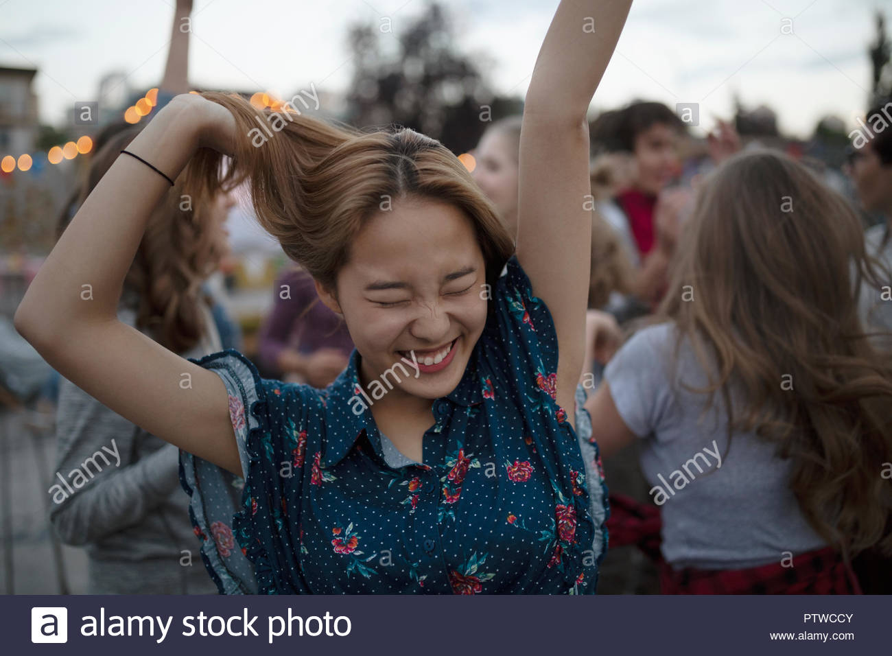 Korean dancing park hi-res stock photography and images - Alamy