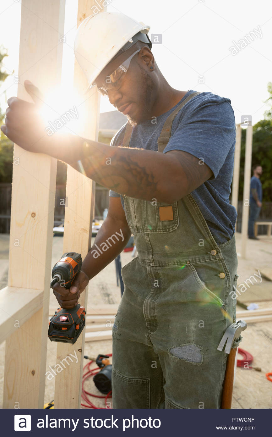 Man using power drill hi-res stock photography and images - Alamy