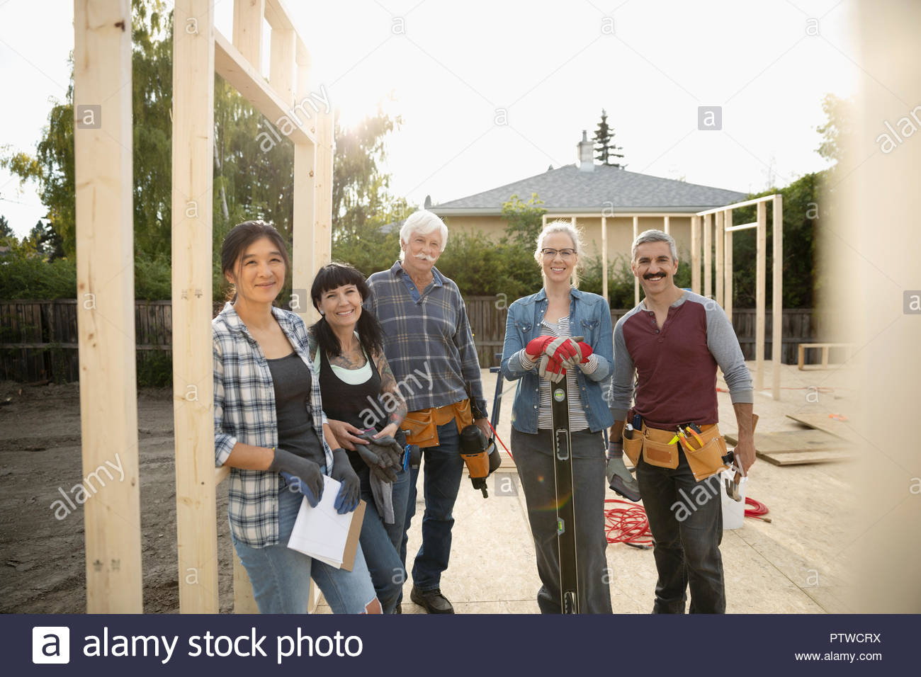 Volunteers building house together hi-res stock photography and images ...
