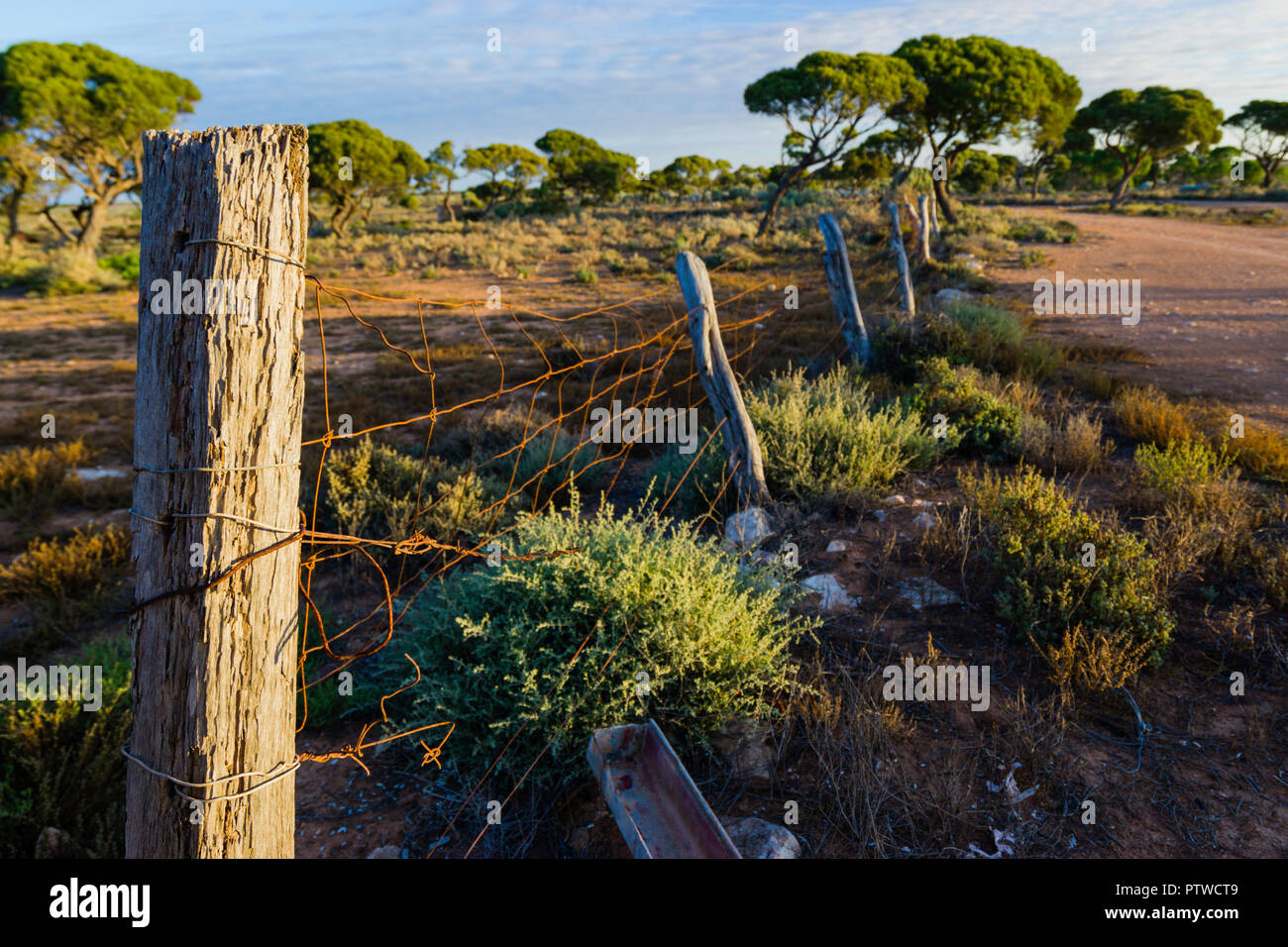 Old wire fence highway hi-res stock photography and images - Alamy