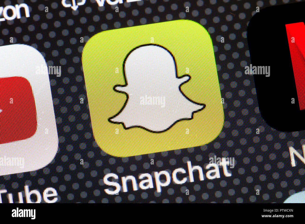 Snapchat app icon hi-res stock photography and images - Alamy