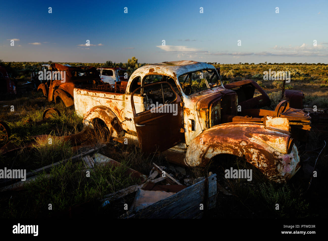 Car graveyard of wrecked and rusted car at Koonalda Homestead Old Eyre ...