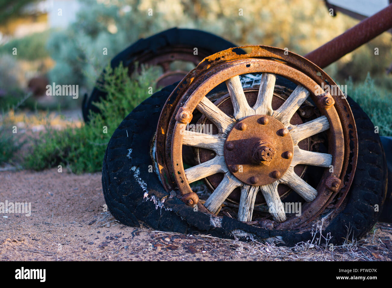 Car graveyard of wrecked and rusted car at Koonalda Homestead Old Eyre ...