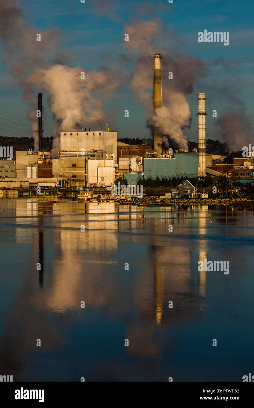 Verso paper hi-res stock photography and images - Alamy