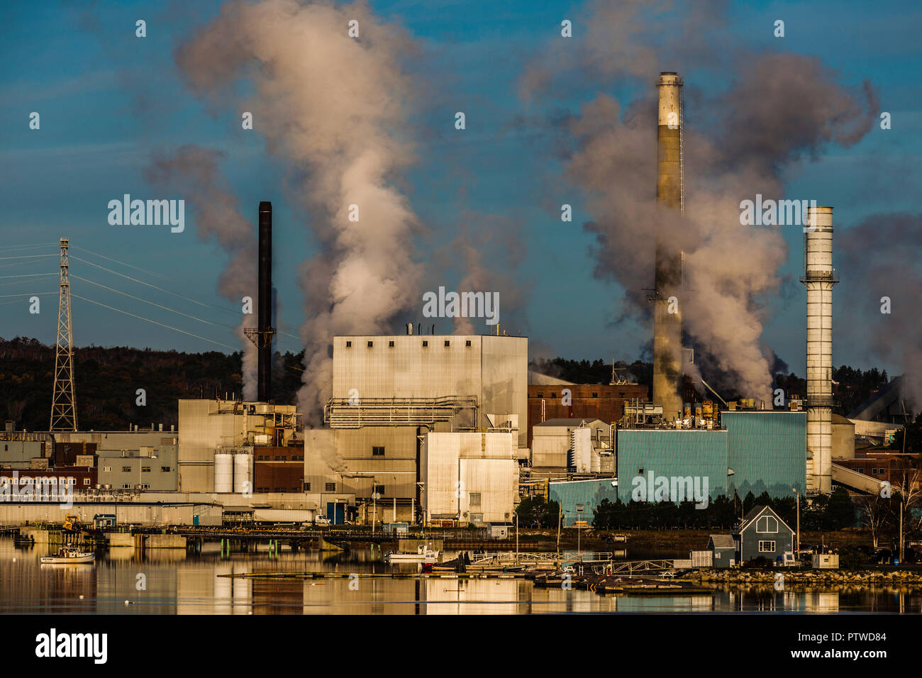 Verso paper hi-res stock photography and images - Alamy