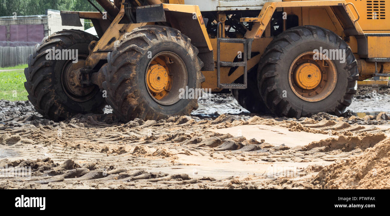 Large wheel loader wheel chassis, loader Stock Photo - Alamy