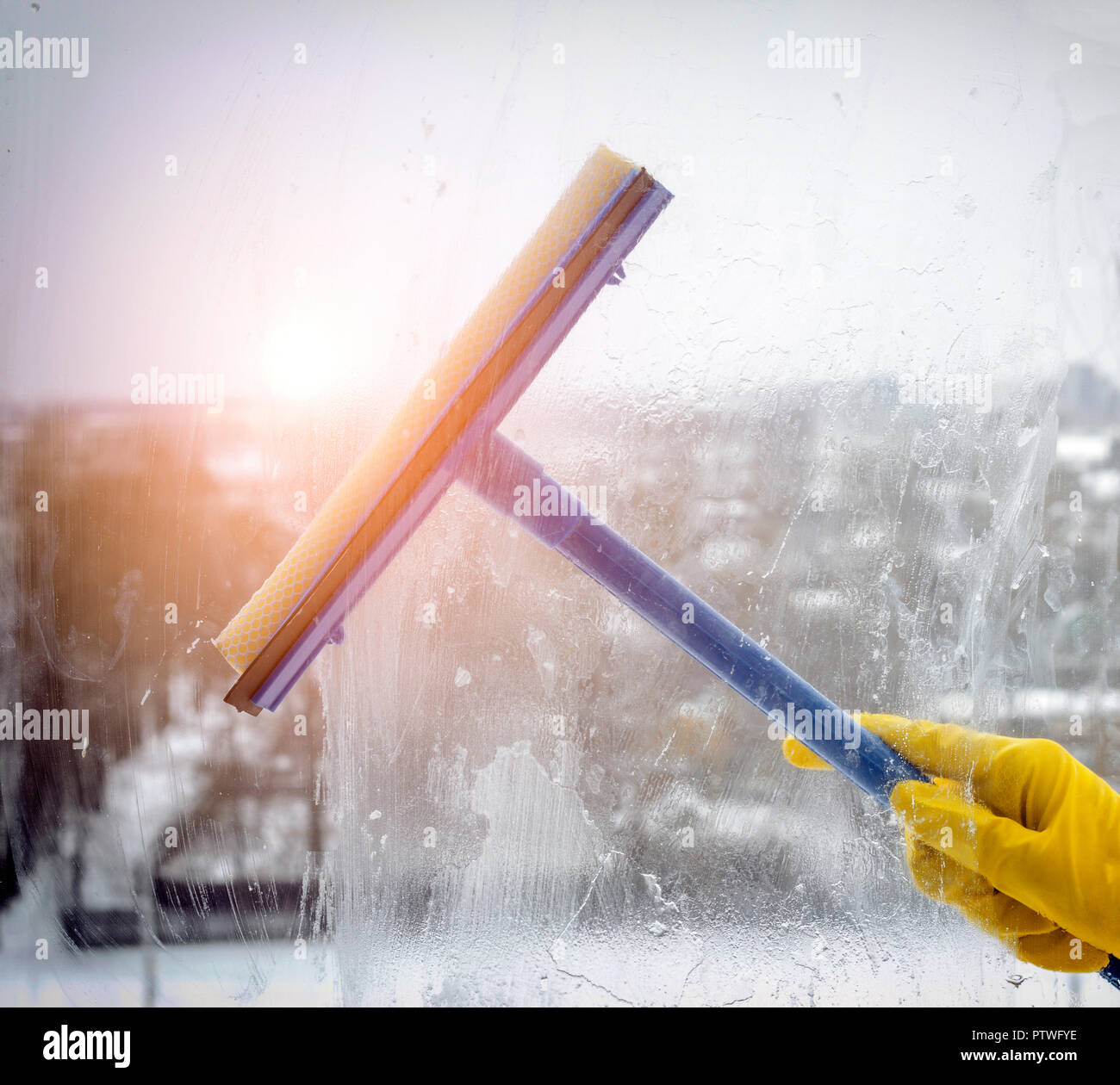 Female window washer hi-res stock photography and images - Alamy