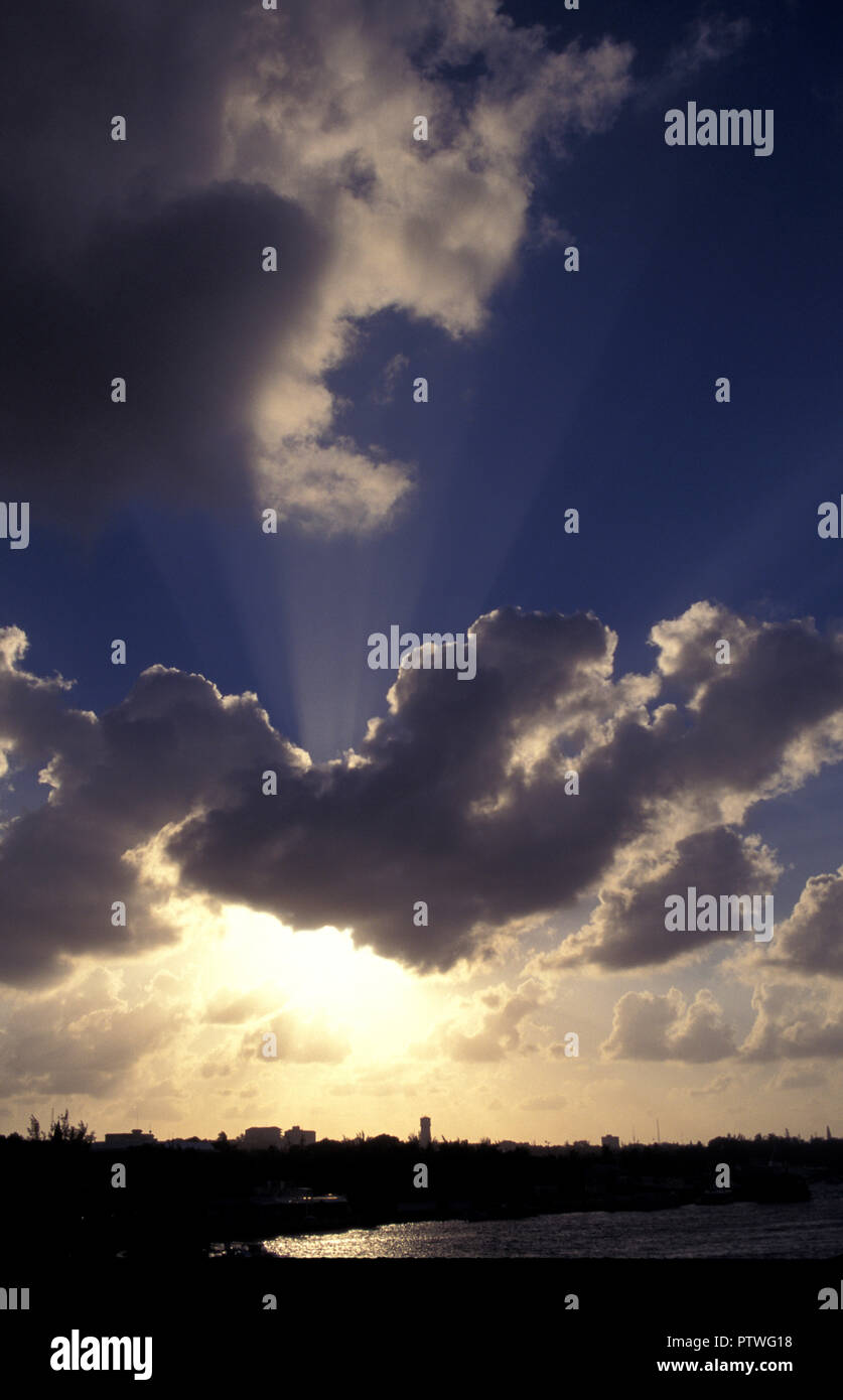 Godray hi-res stock photography and images - Alamy