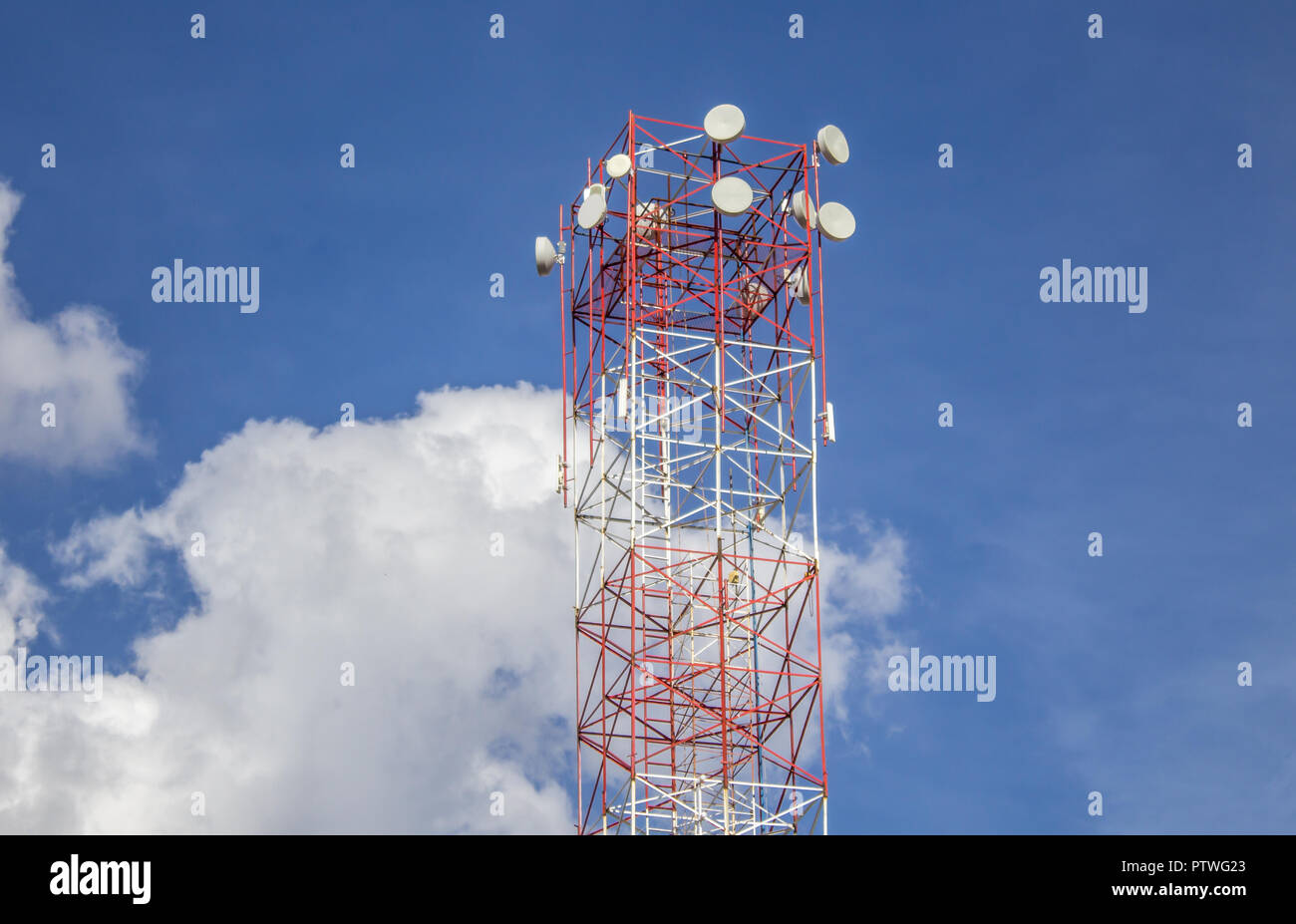 Satellite towers hi-res stock photography and images - Alamy