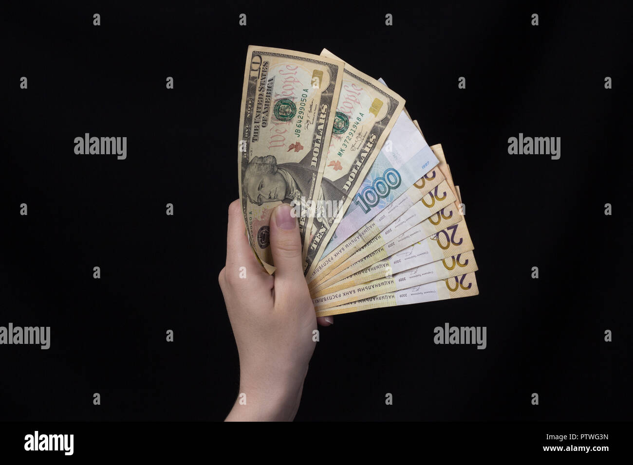 2000 Dollars Cash In Hand