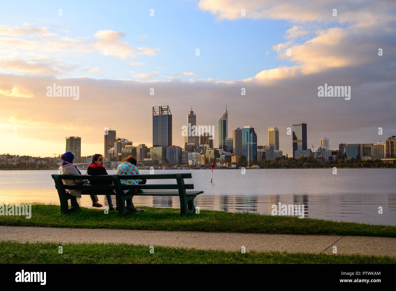 Office bench hi-res stock photography and images - Alamy