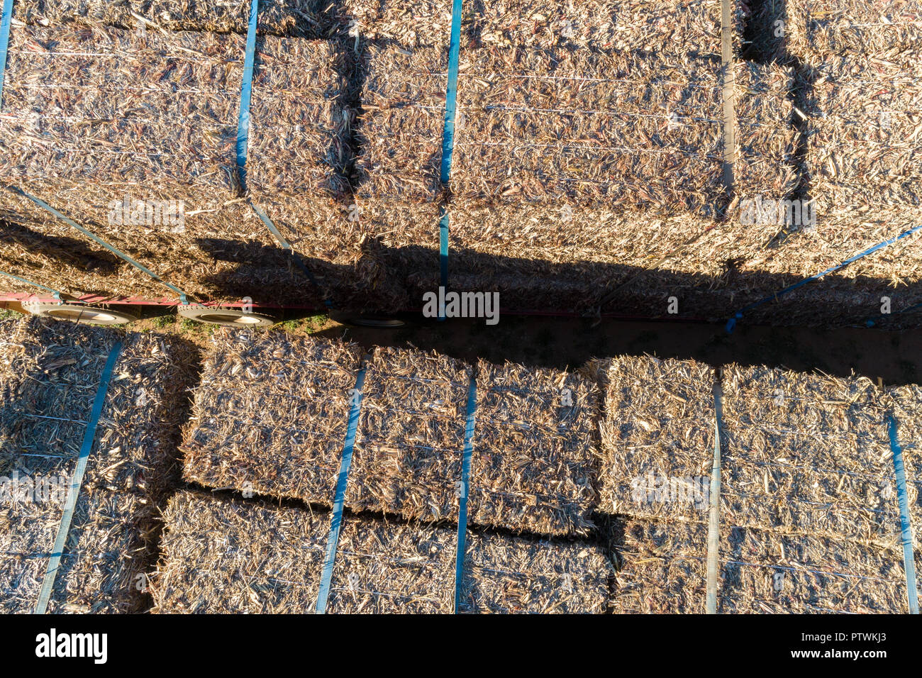 Load of hay bales hi-res stock photography and images - Alamy
