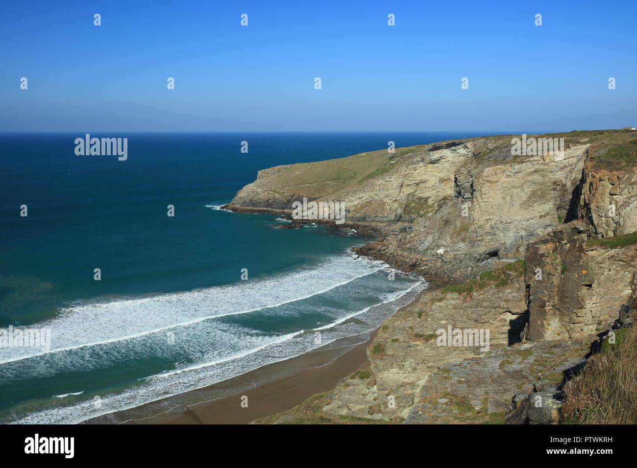 Trebarwith Strand, North Cornwall, England, UK, view from coastal path ...