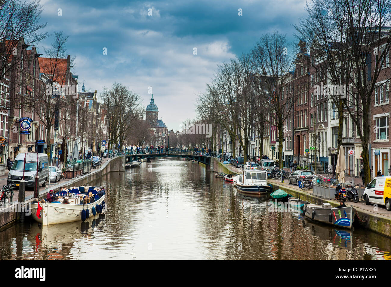 Canals, boats and beautiful architecture at the Old Central district in ...