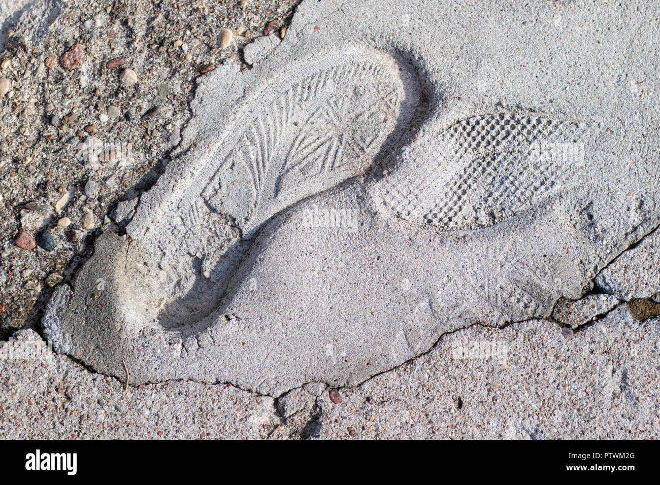 Footprint and mud and pavement hi-res stock photography and images - Alamy