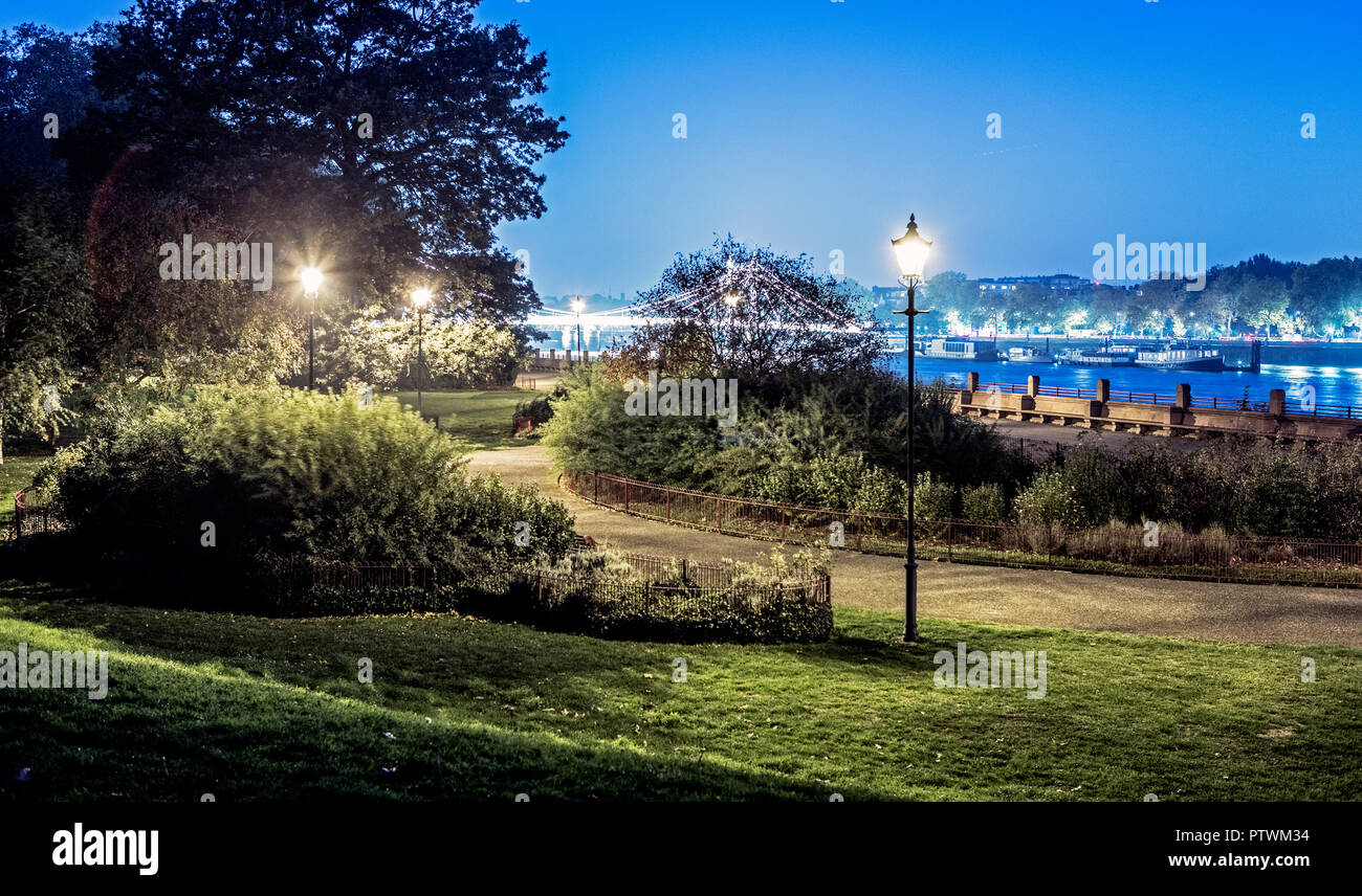 Battersea park bridge hi-res stock photography and images - Alamy