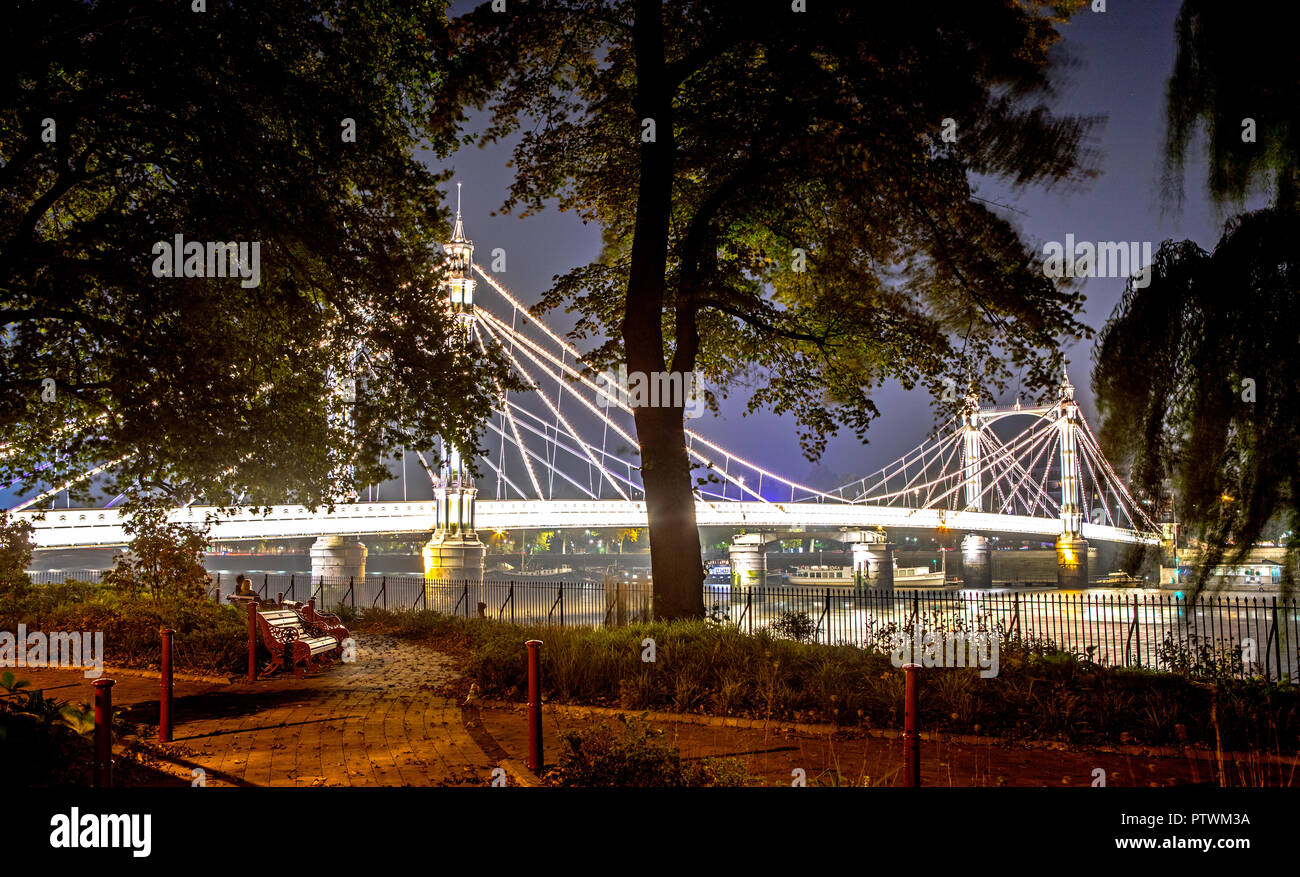 Albert Bridge at Night from Battersea Park London UK Stock Photo - Alamy