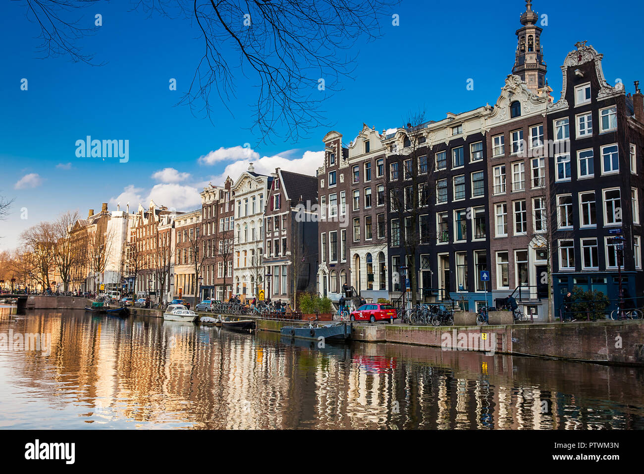 Canals, boats and beautiful architecture at the Old Central district in ...