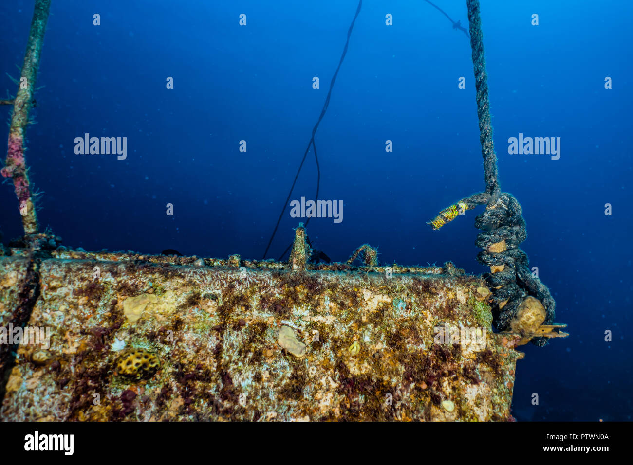 Sea pollution in metals, plastics, aircraft, shipwrecks, cars and other ...