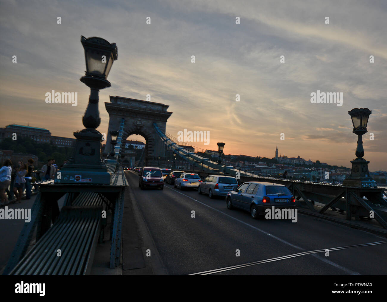 Chain bridge budapest hi-res stock photography and images - Alamy