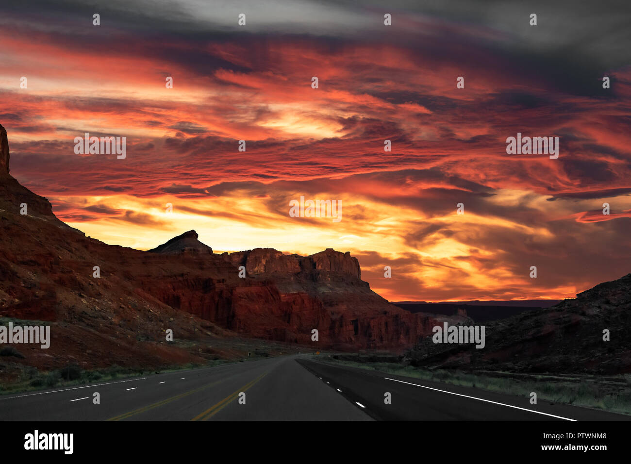 Stunning Desert Sunset in Arches National Park, Utah, USA Stock Photo ...