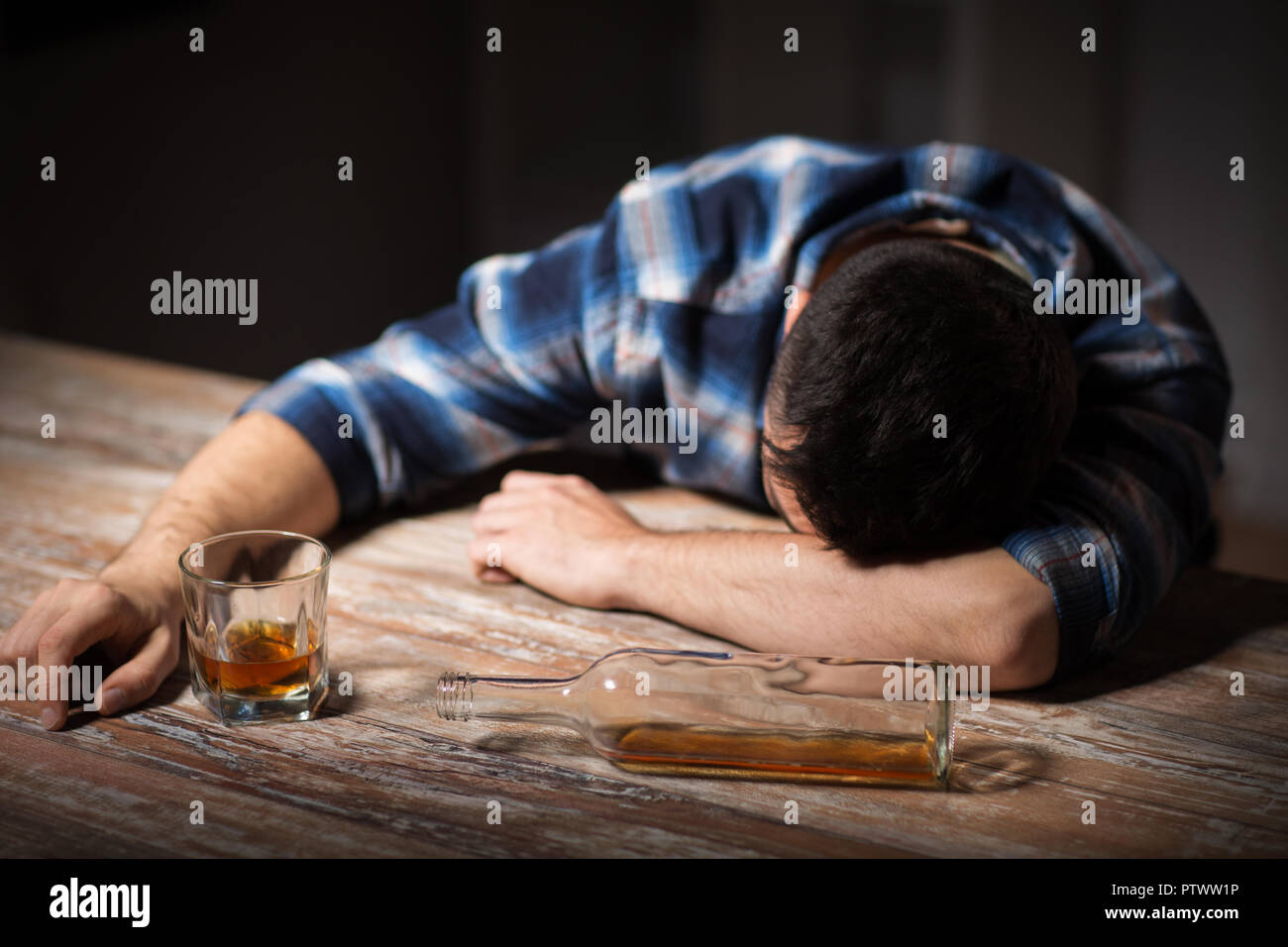 Man, whisky glass, lifestyle hi-res stock photography and images - Alamy
