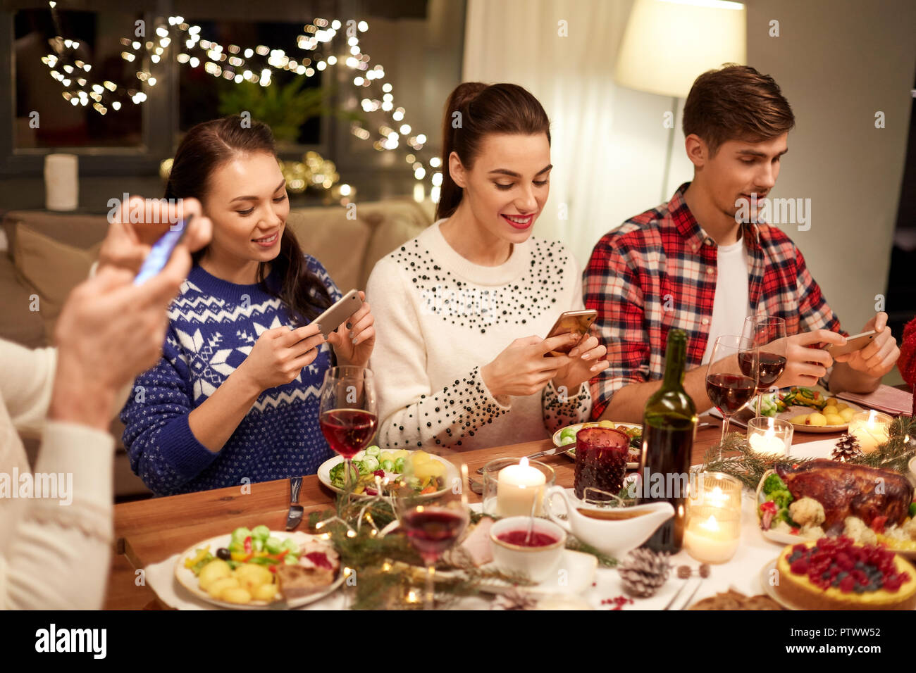 Family having dinner with phone hi-res stock photography and images - Alamy