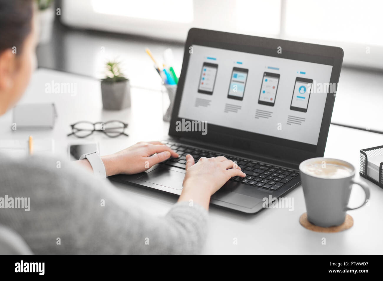 Typing interface hi-res stock photography and images - Alamy