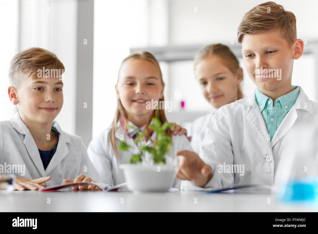 Biology class teen plant hi-res stock photography and images - Alamy
