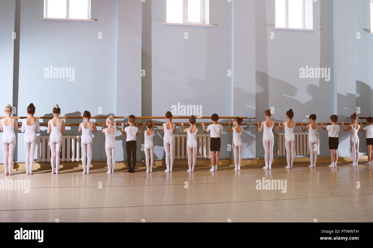 Ballet dancers boy and girl hi-res stock photography and images - Alamy