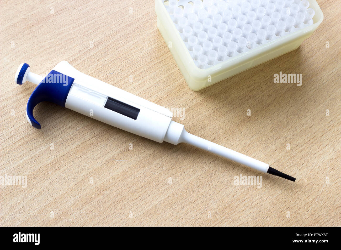Blood test laboratory analysis dispenser hi-res stock photography and ...