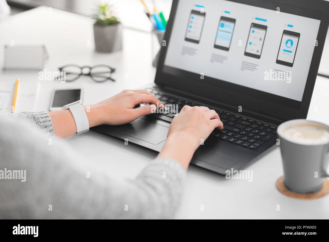 Typing interface hi-res stock photography and images - Alamy