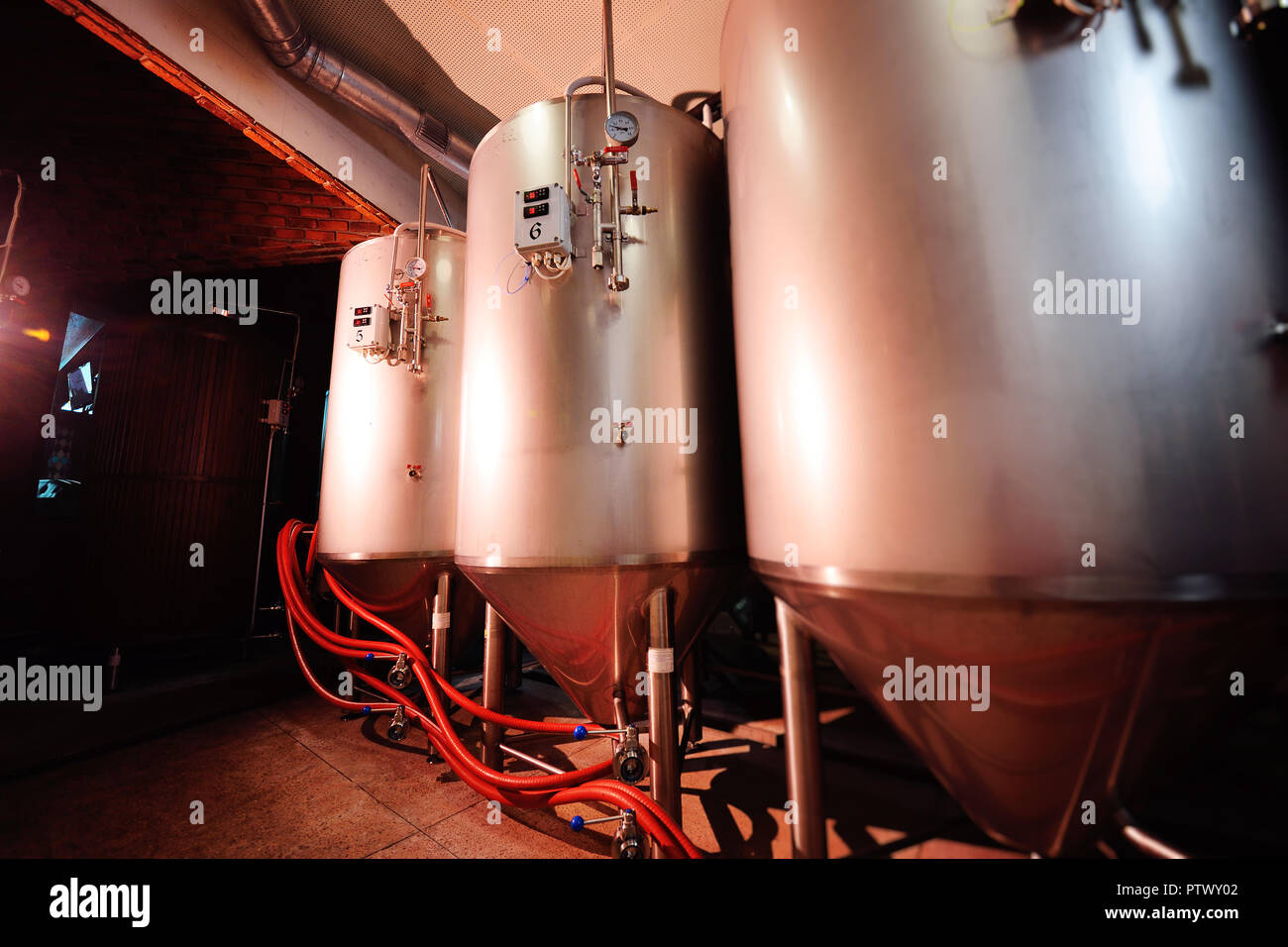 Copper beer brewing tanks hi-res stock photography and images - Alamy