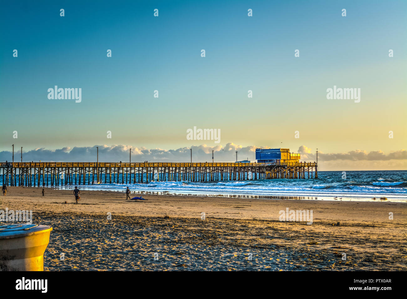 Newport beach america surfer hi-res stock photography and images - Alamy