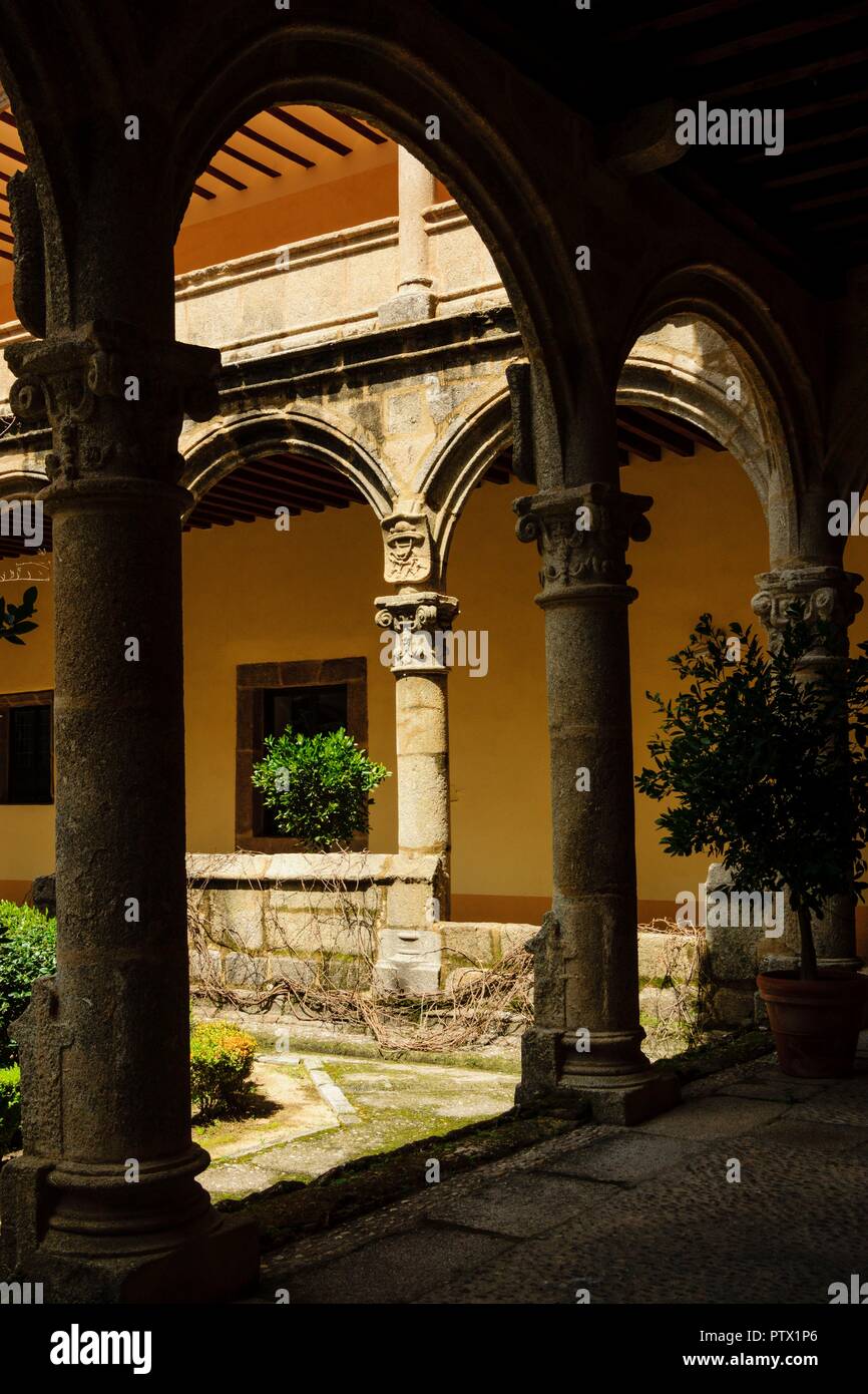claustro renacentista, siglo XVI, Monasterio de San Jerónimo de Yuste ...