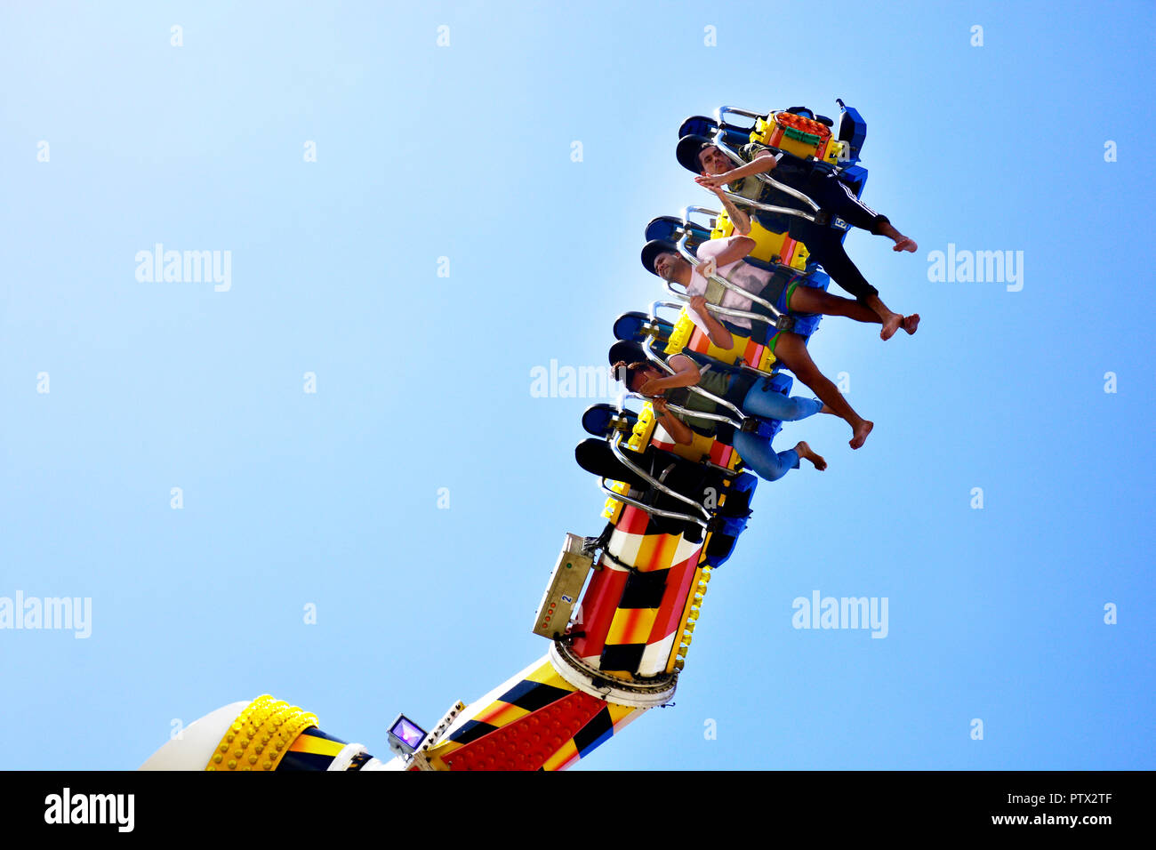 FUN ON SHOW RIDES Stock Photo - Alamy