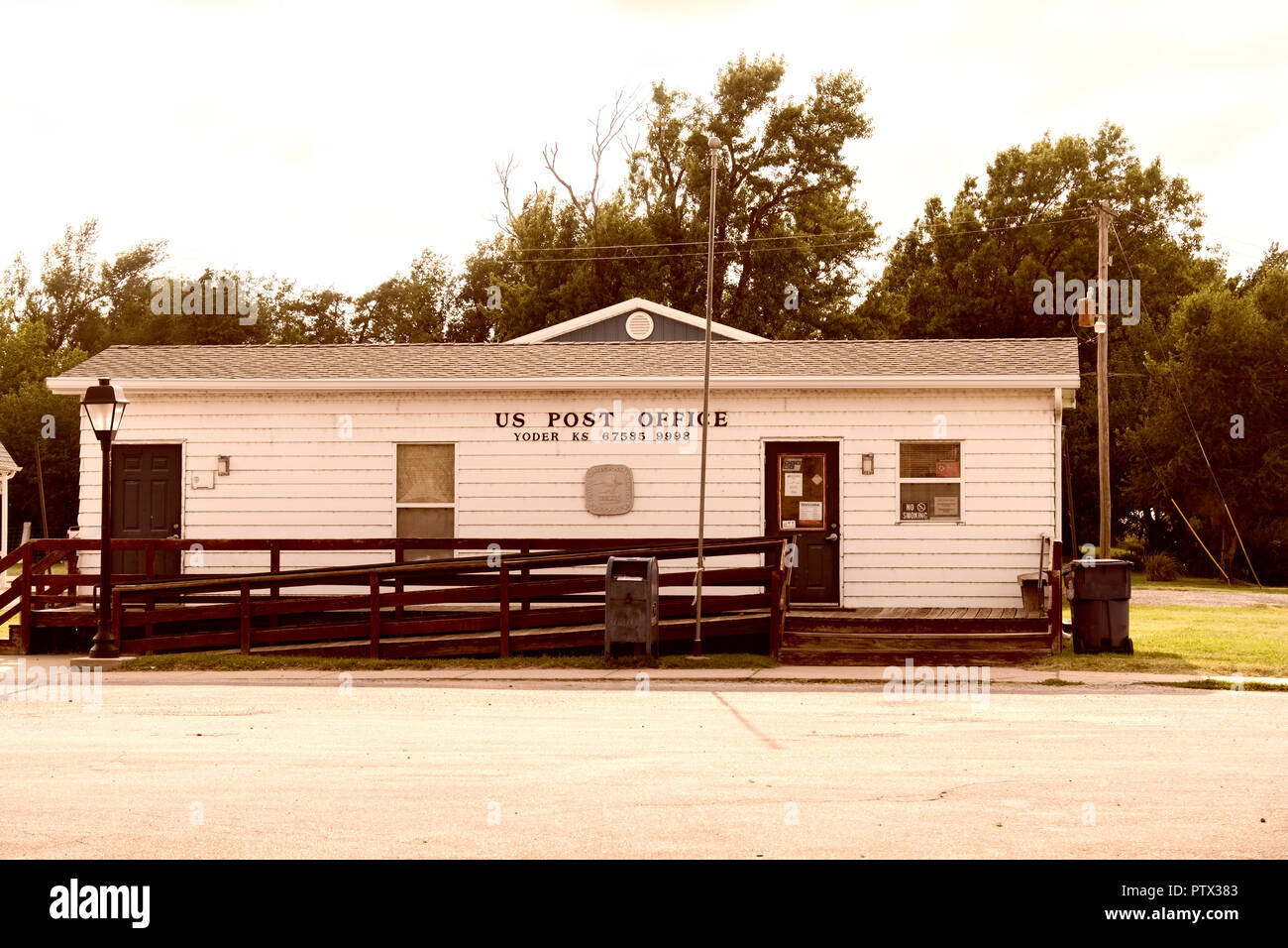Small town post offices hi-res stock photography and images - Alamy