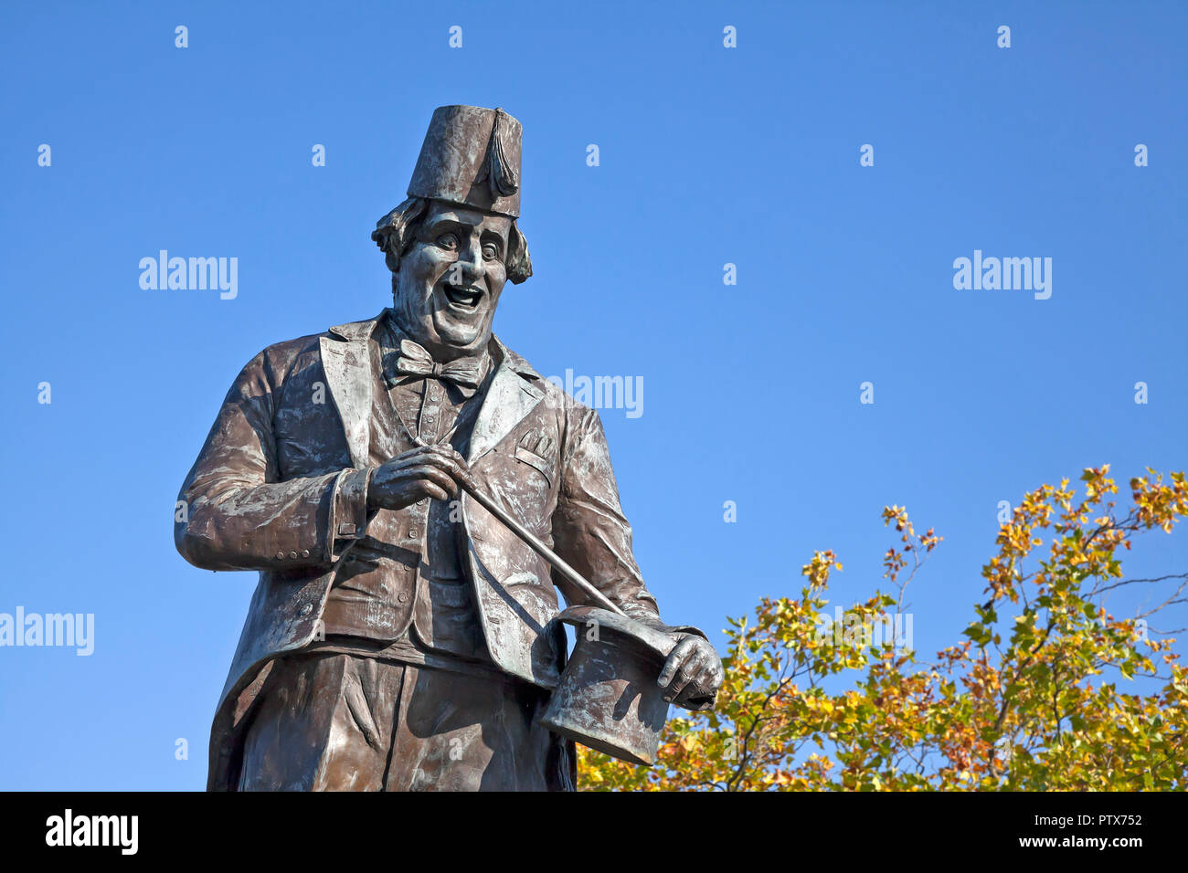Tommy Cooper statue in Caerphilly, Wales, UK Stock Photo - Alamy
