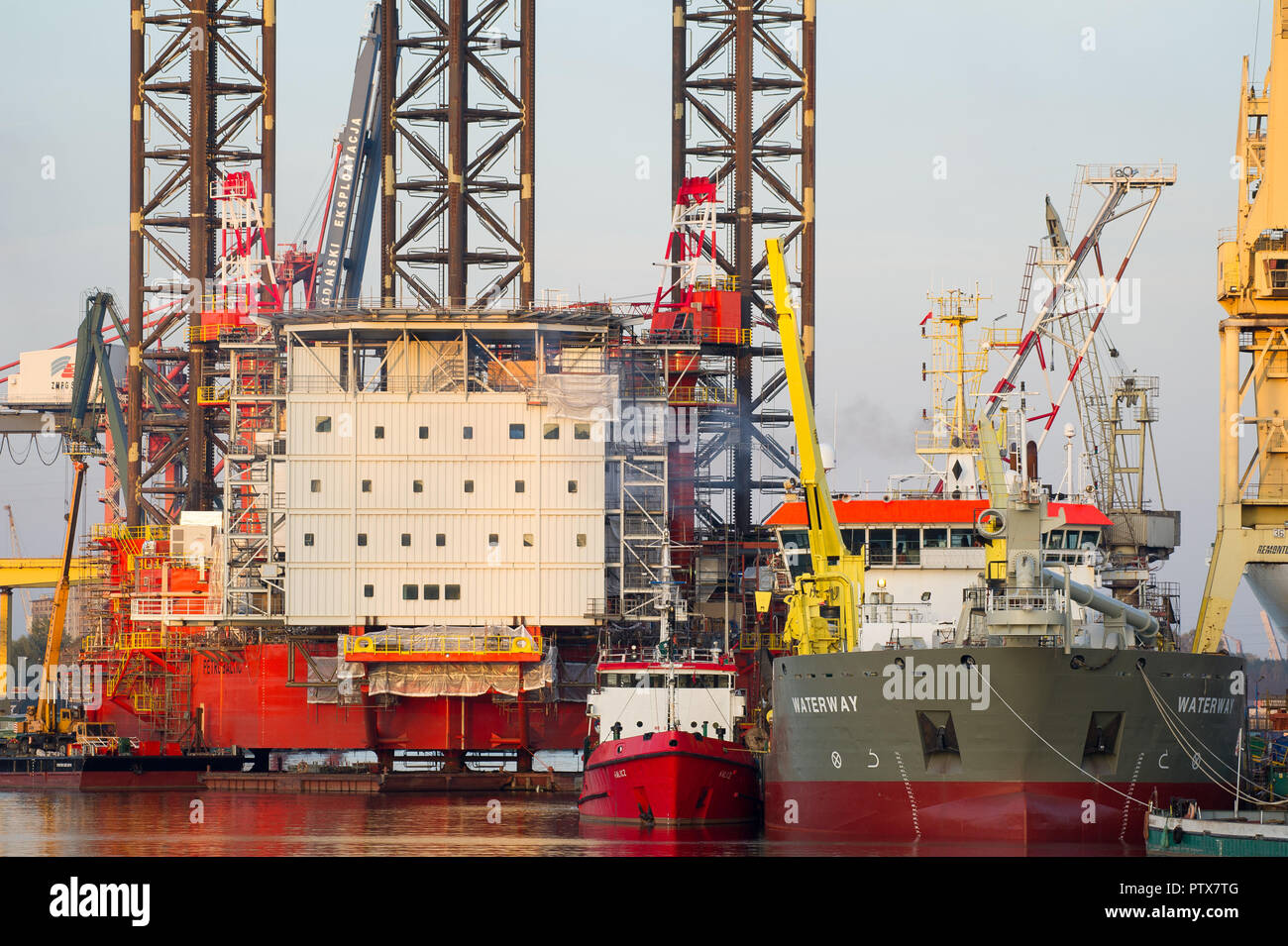 Rig oil ship yard illustration hi-res stock photography and images - Alamy