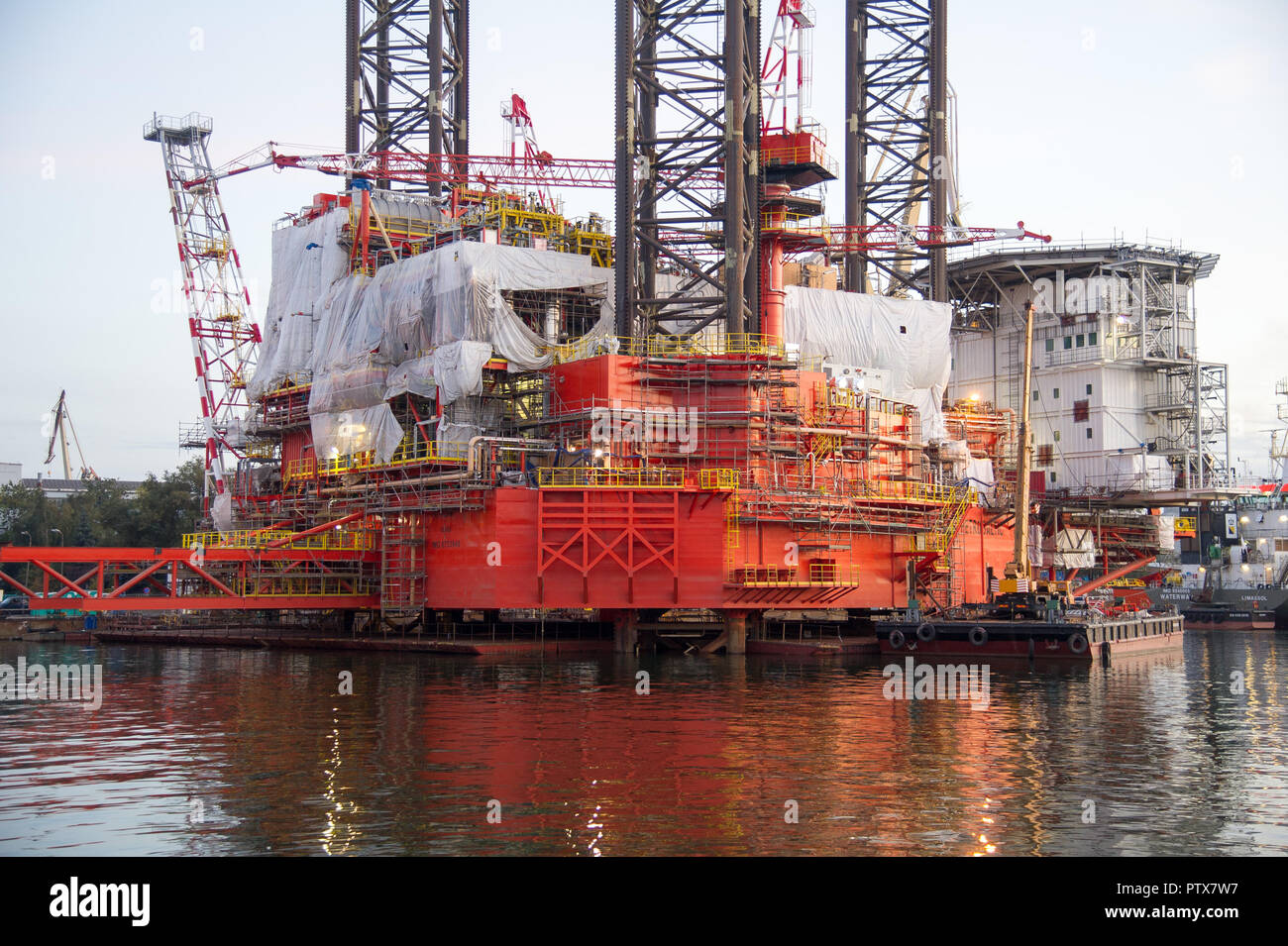Offshore self elevating unit hi-res stock photography and images - Alamy