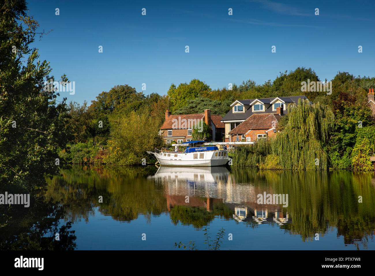 Maidstone kent england river boat hi-res stock photography and images ...