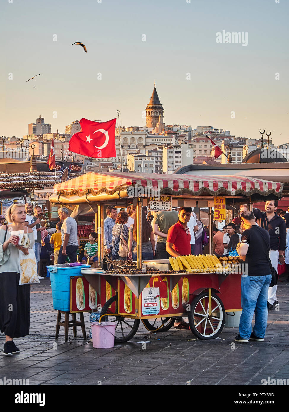 Istanbul turkey street food corn hi-res stock photography and images ...