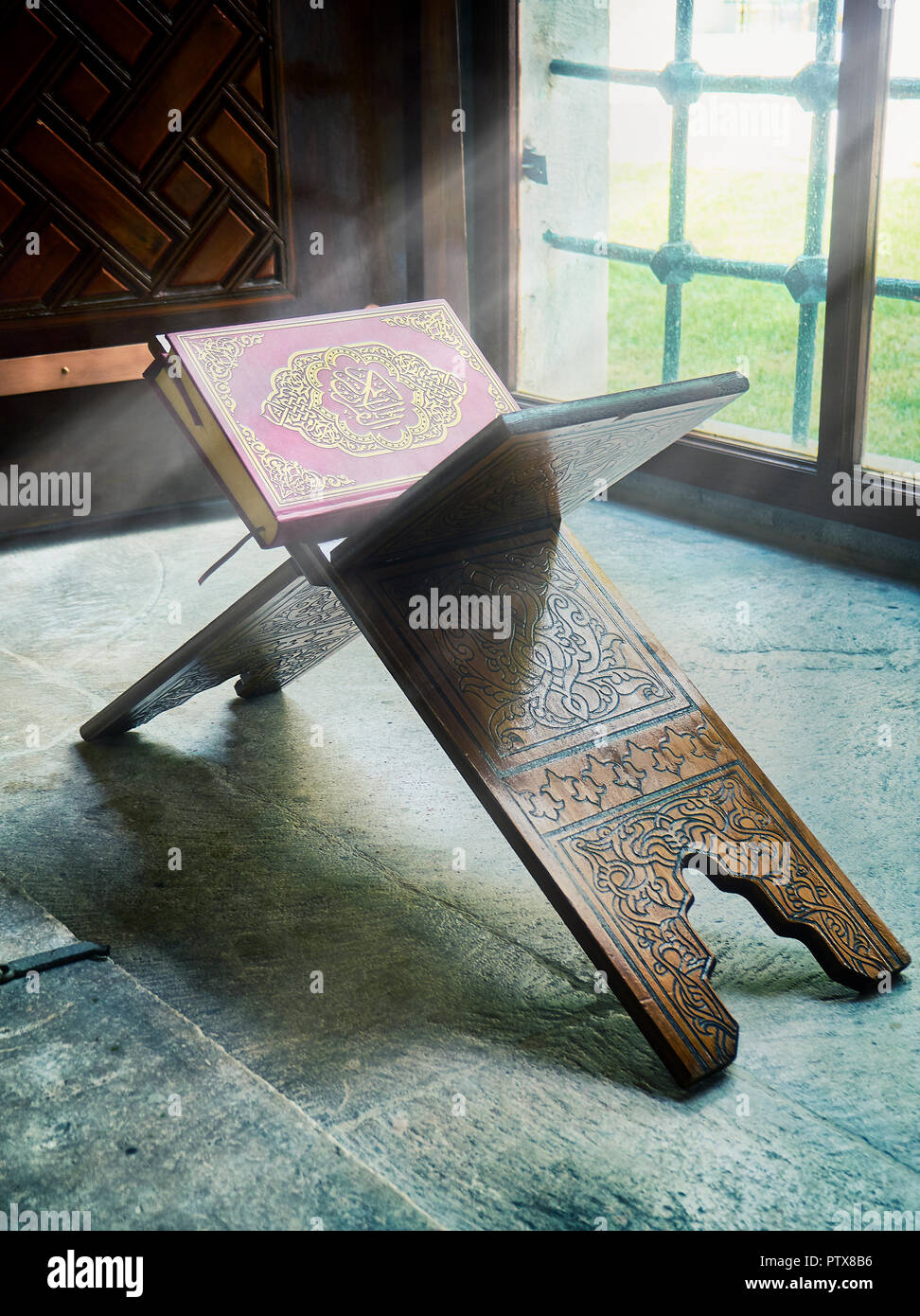 Quran stand hi-res stock photography and images - Alamy