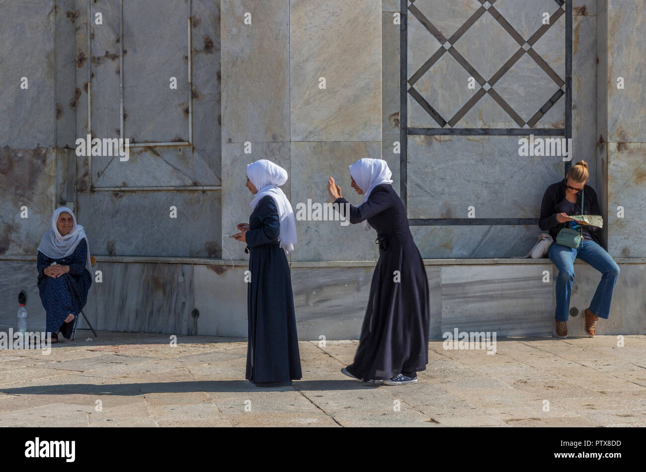 Muslim women at the Dome of the Rock, on the Temple Mount in the Old ...