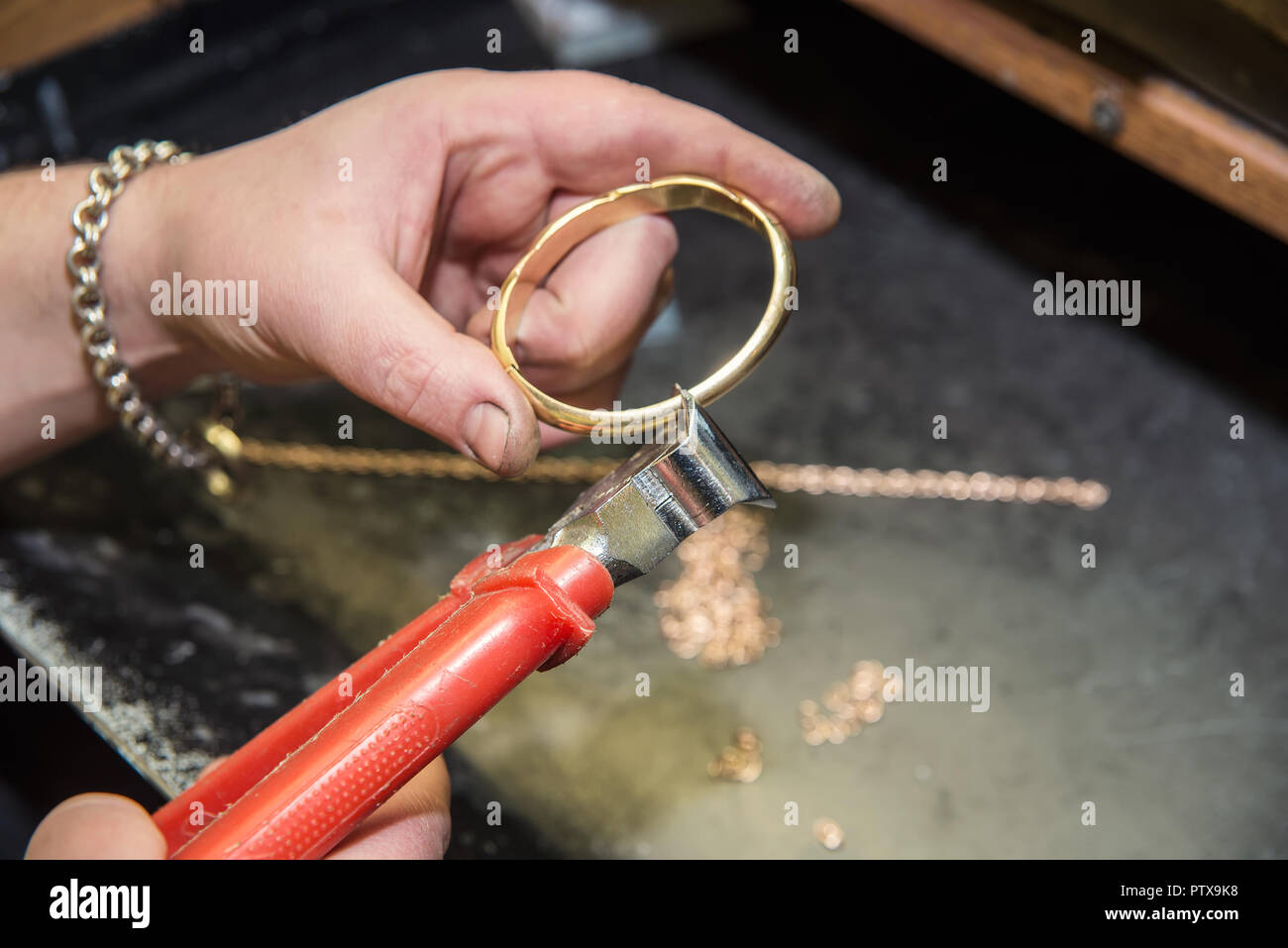 jeweler makes a piece of jewelry in the workplace Stock Photo - Alamy
