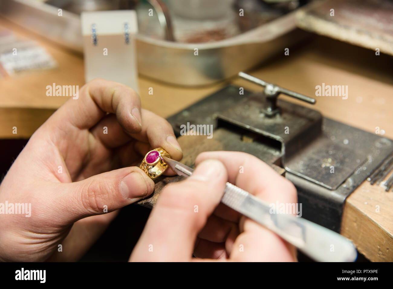 jeweler makes a piece of jewelry in the workplace Stock Photo - Alamy