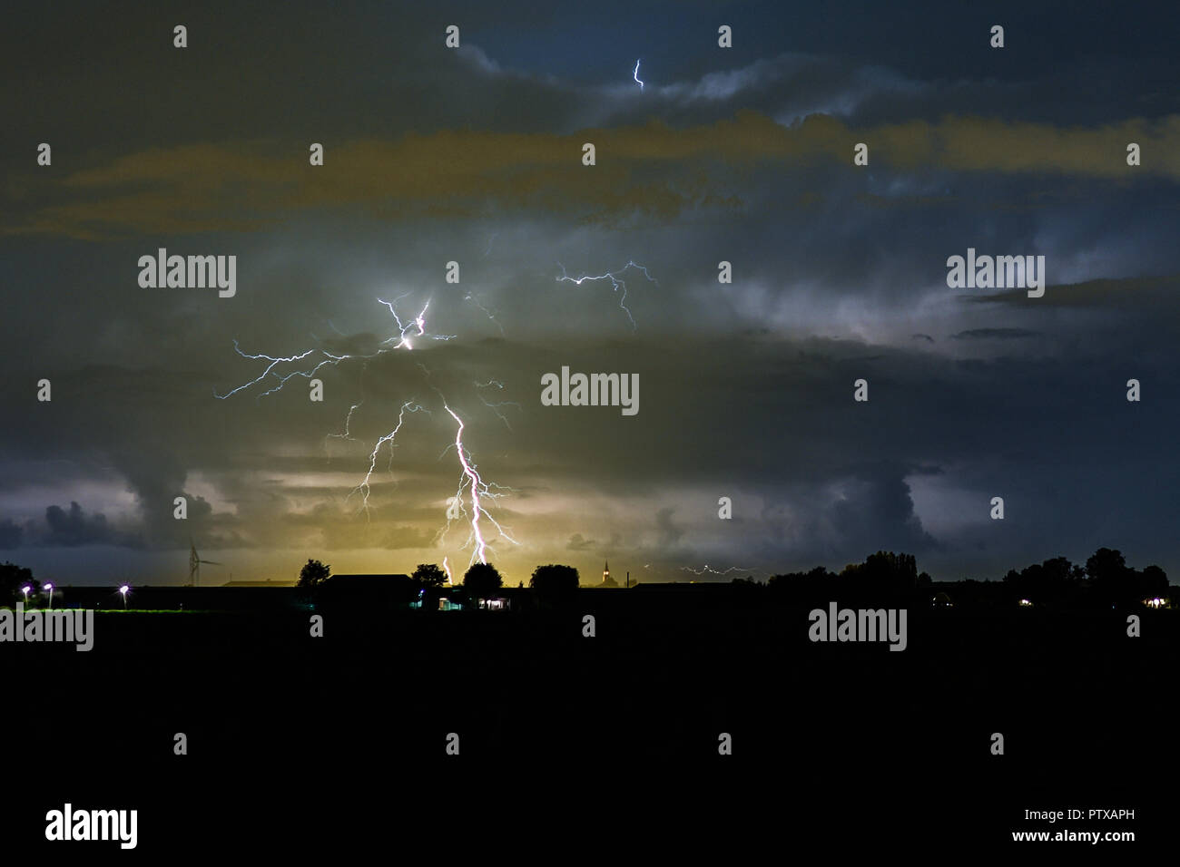 Positive lightning strike hi-res stock photography and images - Alamy