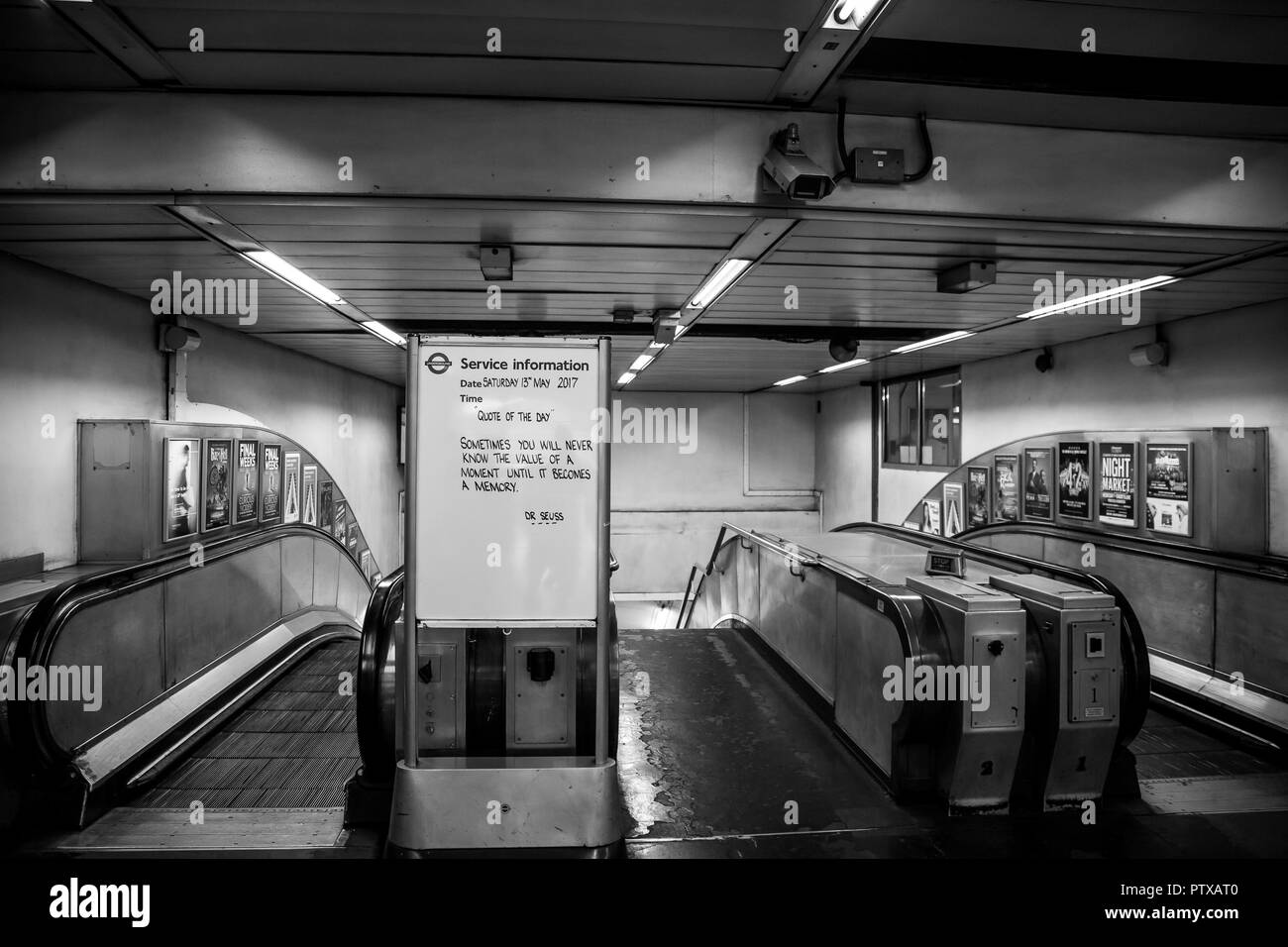 London Underground Escalator Posters Stock Photos & London Underground ...