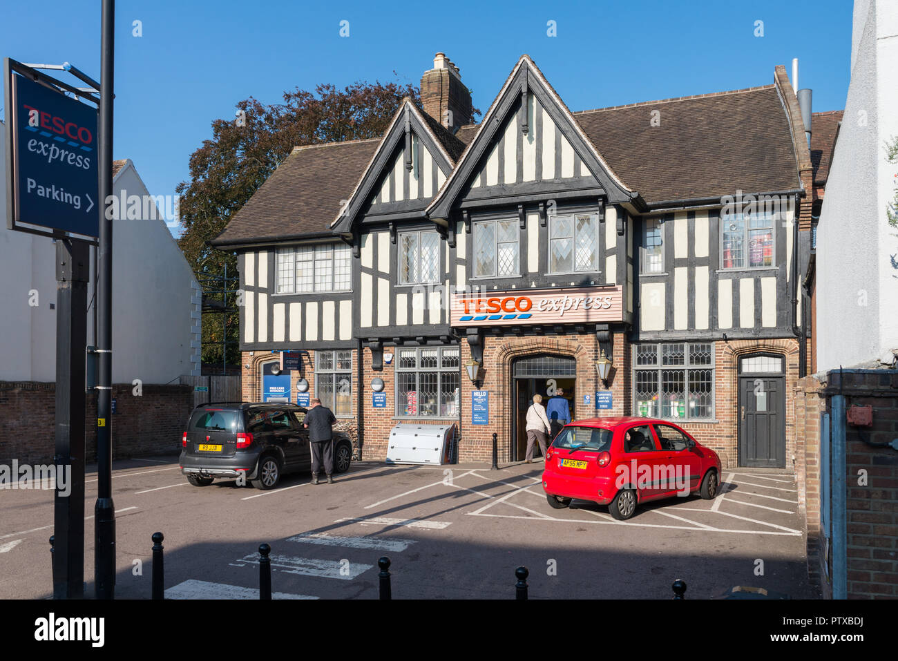 Small supermarket hi-res stock photography and images - Alamy
